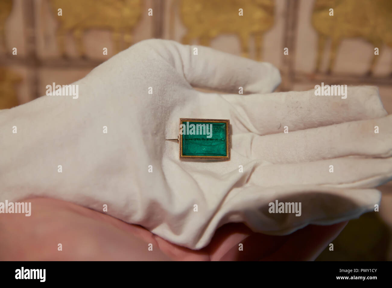 Indian made glove hi-res stock photography and images - Alamy