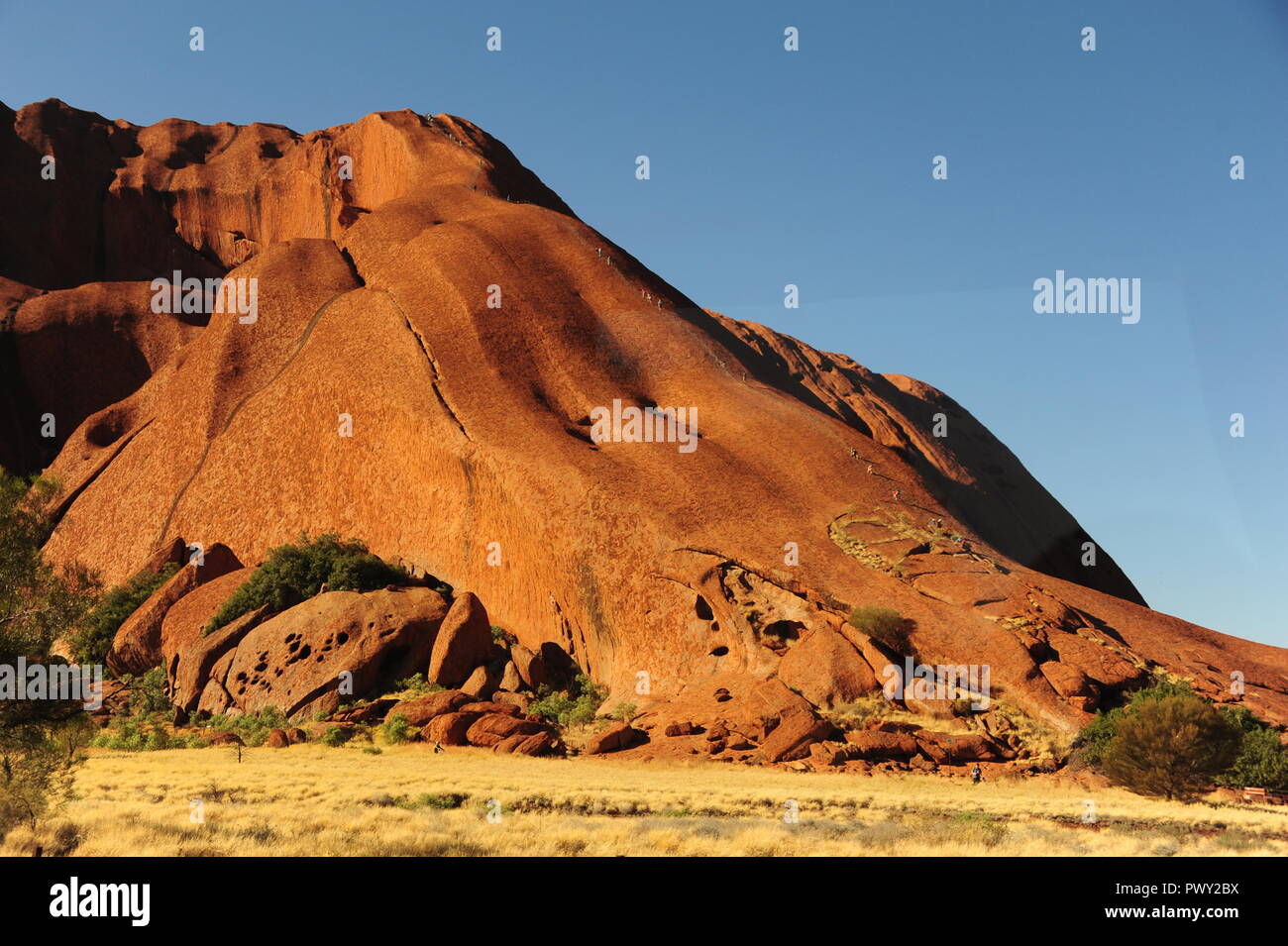 Yulara, Australien. 15th Apr, 2018. Impressive rock formation of the ...