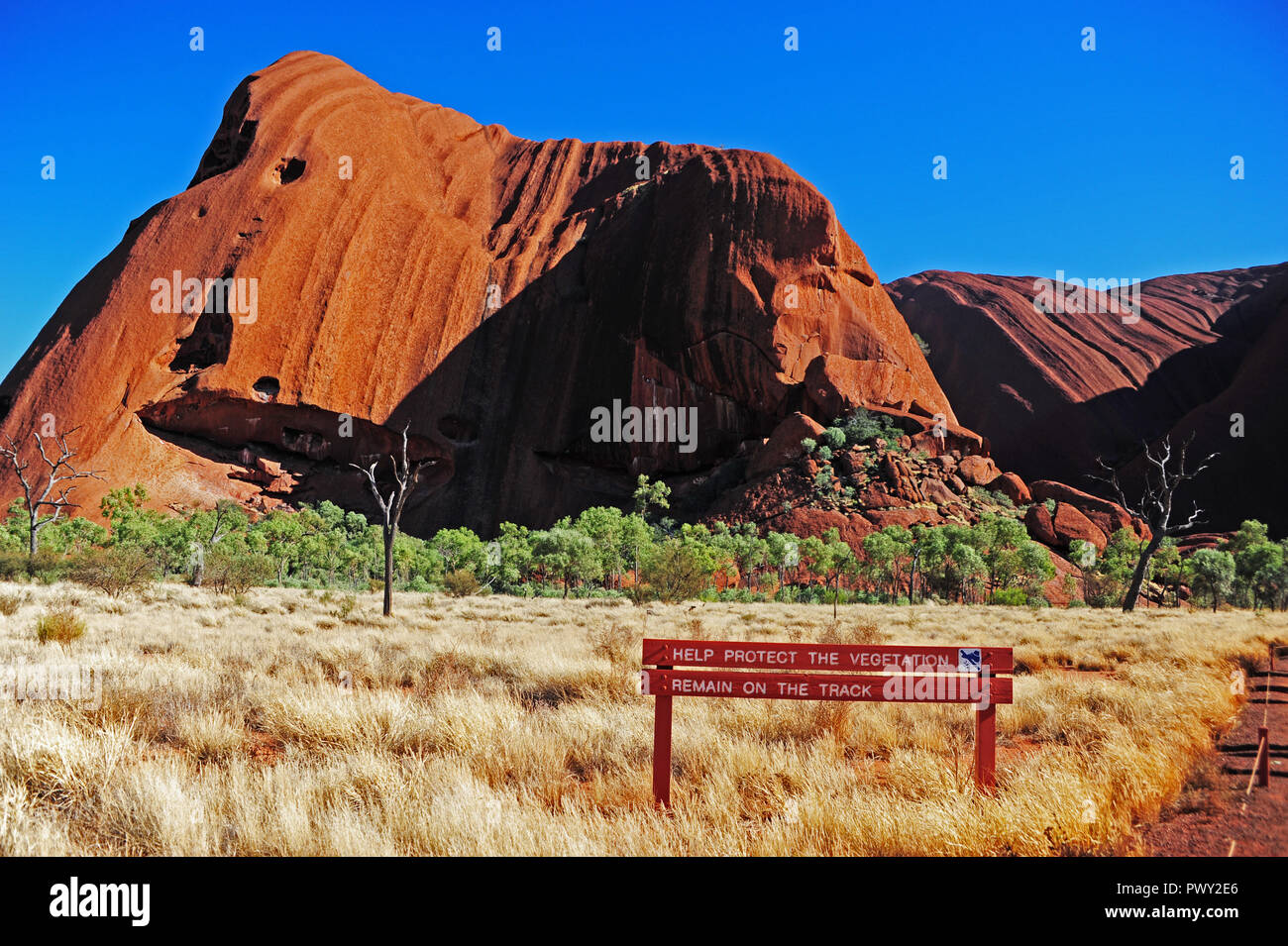 Yulara, Australien. 15th Apr, 2018. Impressive rock formation of the ...