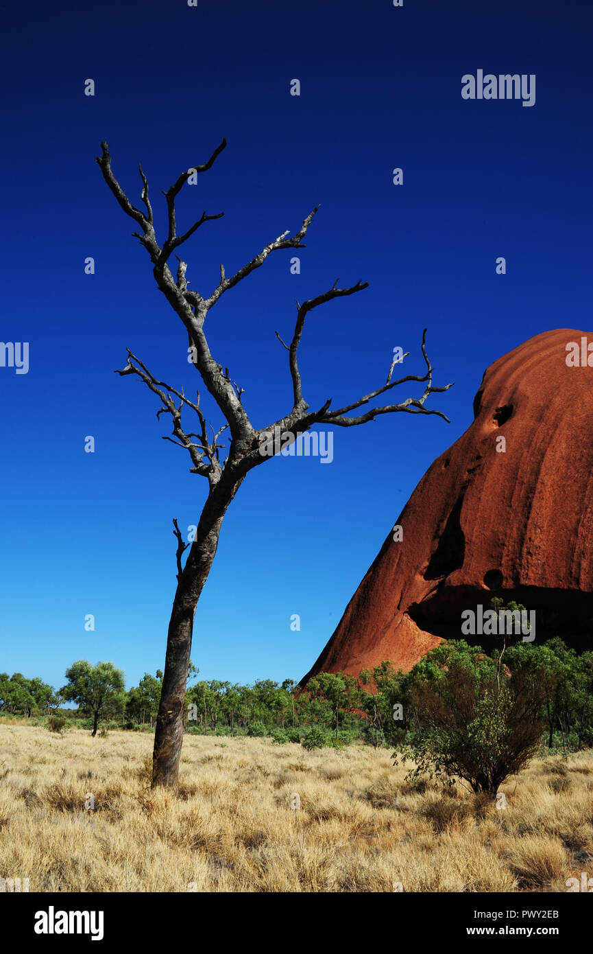 Yulara, Australien. 15th Apr, 2018. Impressive rock formation of the ...