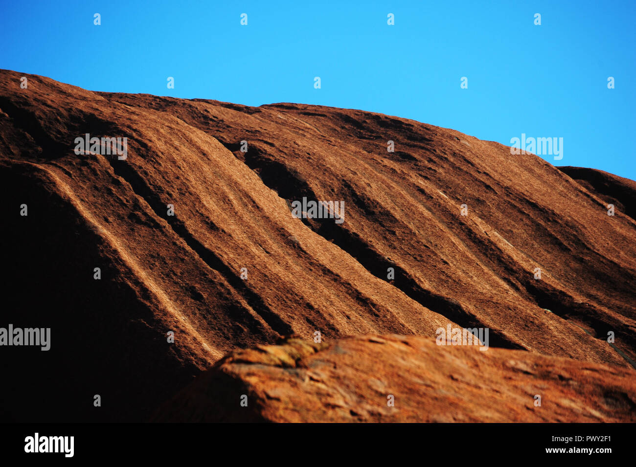 Yulara, Australien. 15th Apr, 2018. Impressive rock formation of the ...