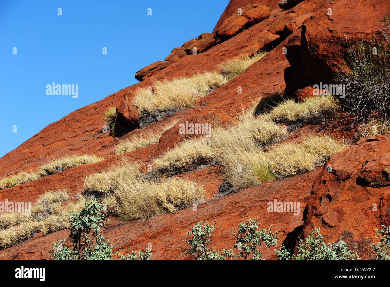 Yulara, Australien. 15th Apr, 2018. Impressive rock formation of the ...