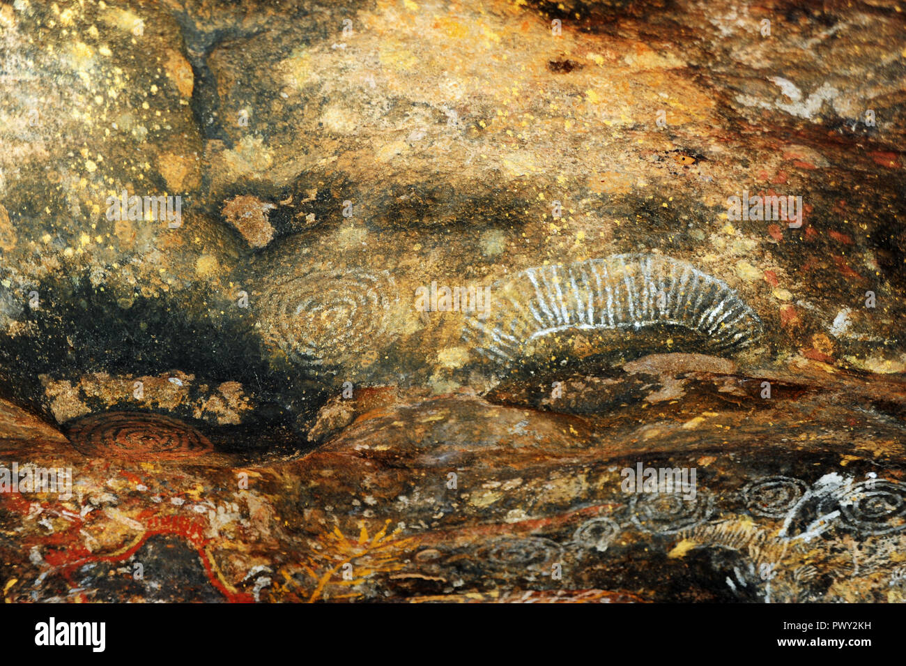 Rock painting at the uluru ayers rock hi-res stock photography and ...
