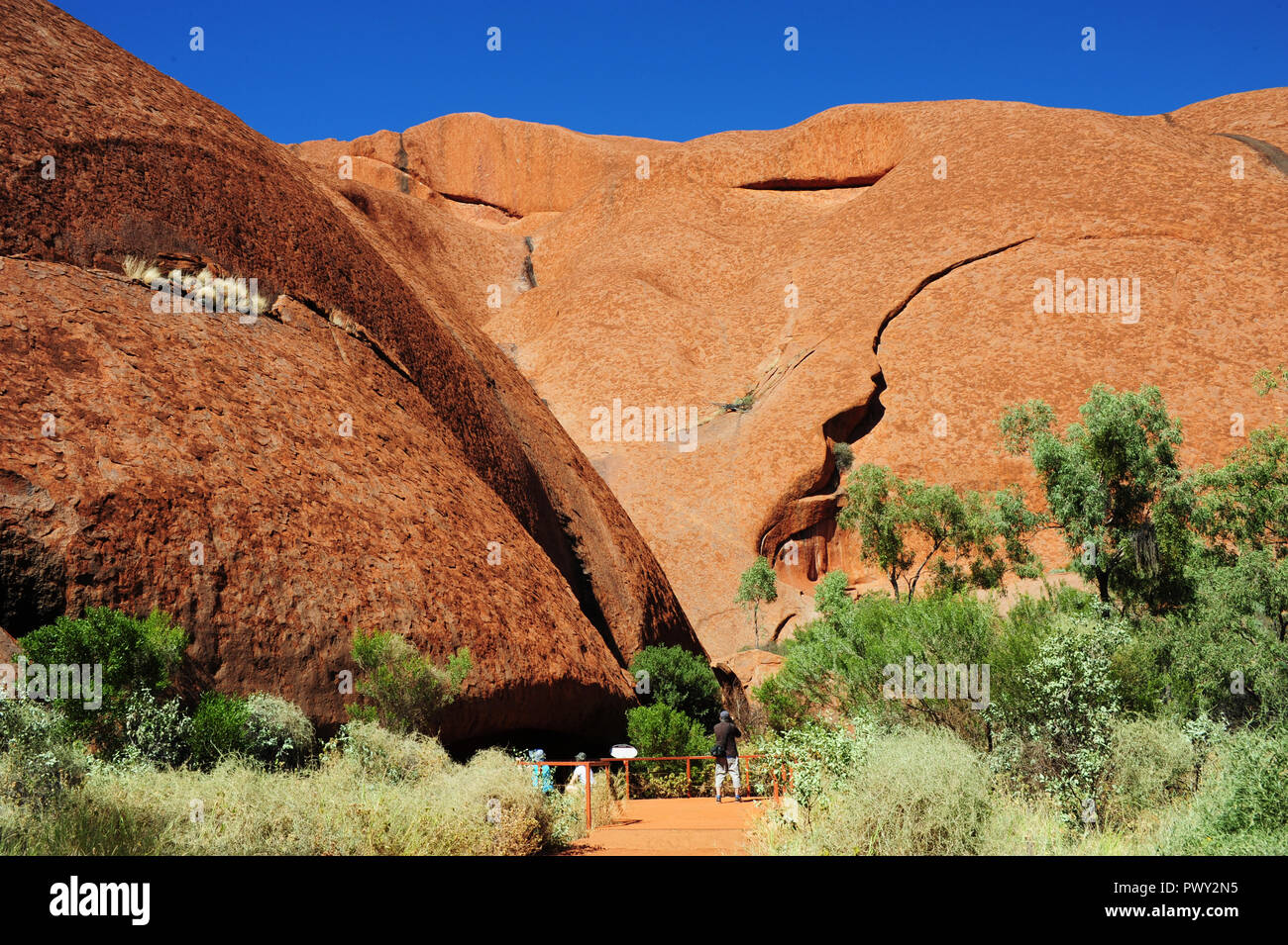 Yulara, Australien. 15th Apr, 2018. Impressive rock formation of the ...