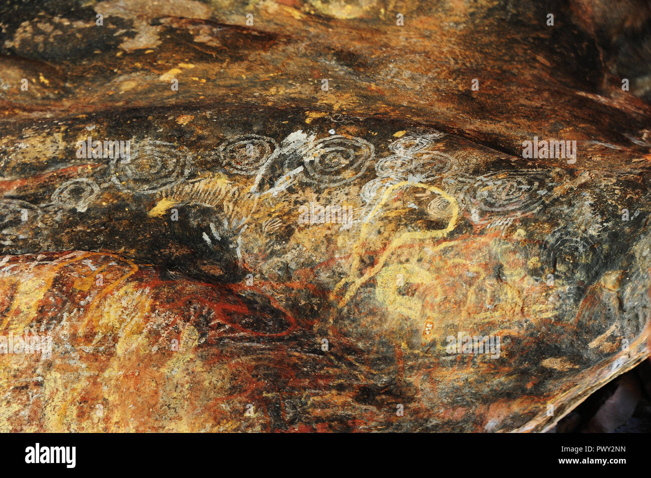 Rock painting at the uluru ayers rock hi-res stock photography and ...