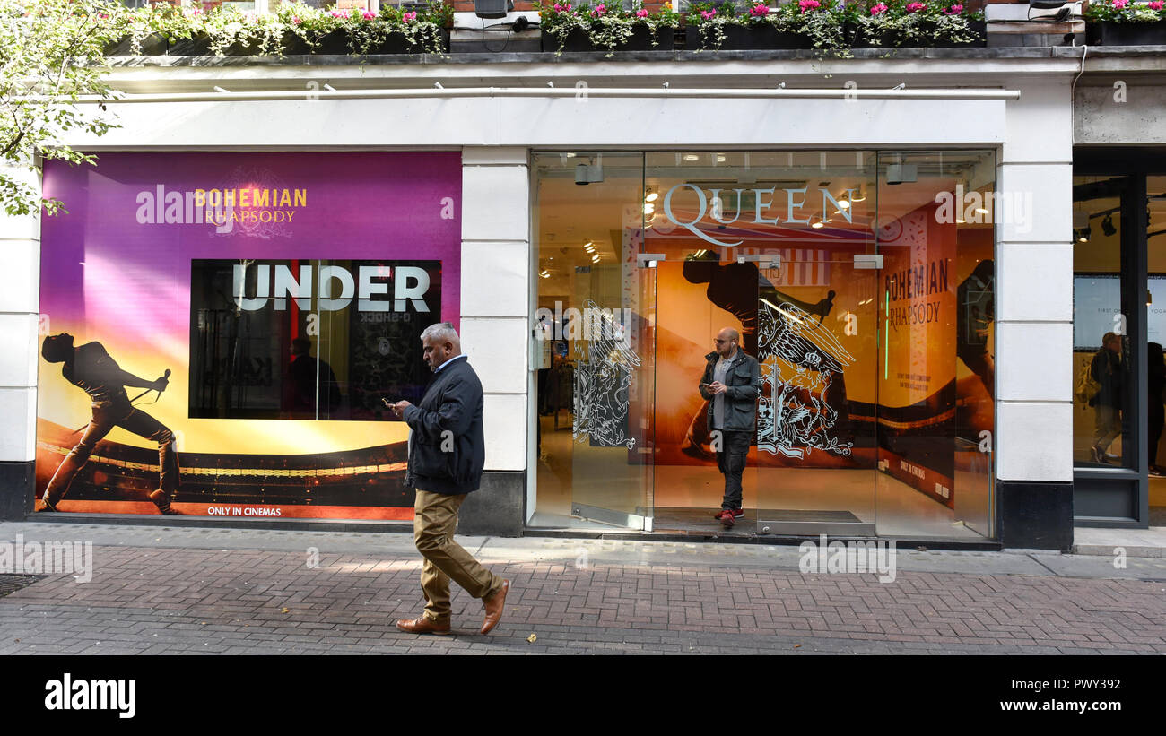 Queen rock band with memorabilia hi-res stock photography and images ...