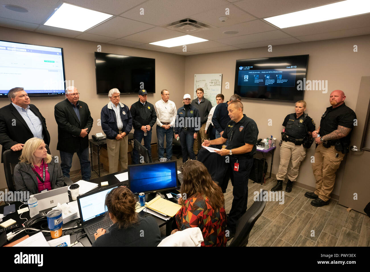 Emergency communications center hi-res stock photography and images - Alamy