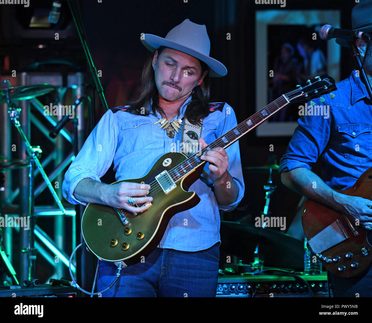 Devon allman perform hi-res stock photography and images - Alamy