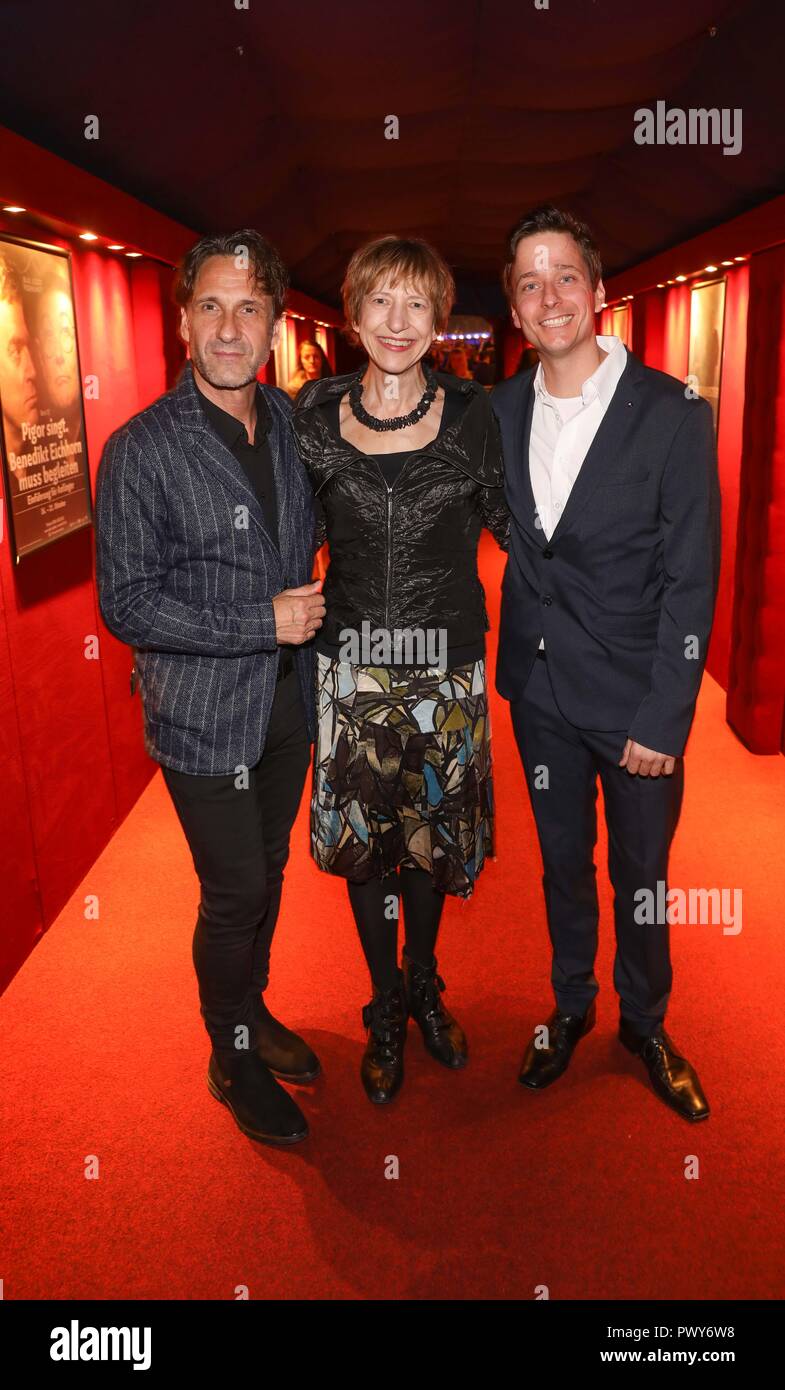 Berlin, Germany. 18th Oct, 2018. The actors Falk-Willy Wild (l-r ...