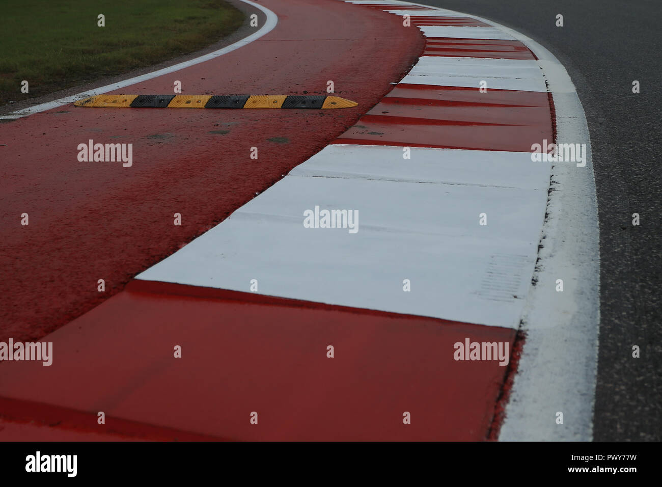 Action kerb f1 hi-res stock photography and images - Alamy