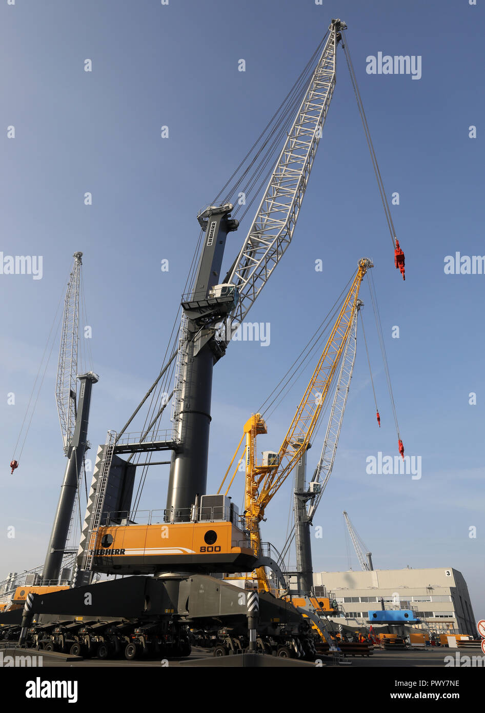 Liebherr mobile harbour crane hi-res stock photography and images - Alamy
