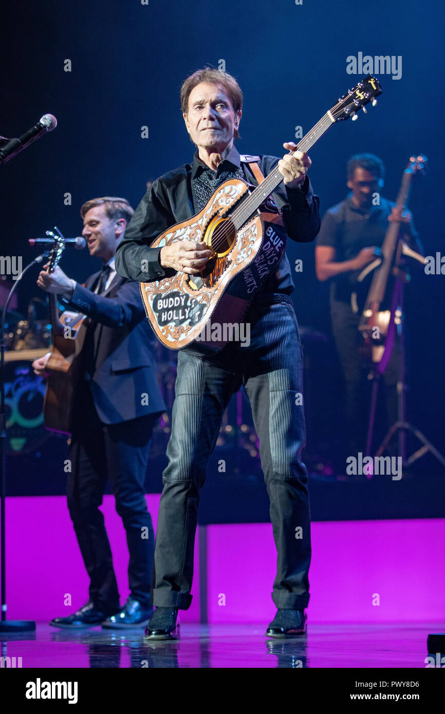 Singer actor cliff richard hi-res stock photography and images - Alamy