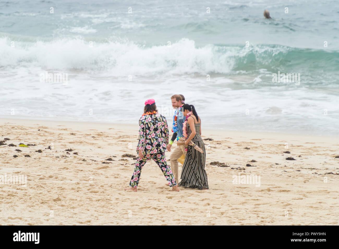 Sydney, Australia. 19th Oct 2018. Duke and Duchess of Sussex meet surf ...