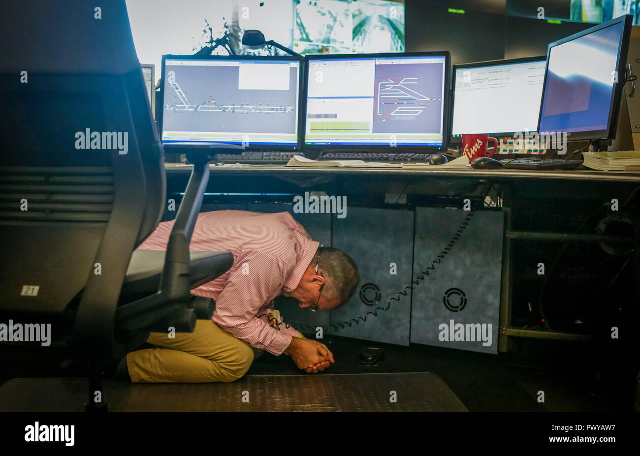 Early warning system earthquake hi-res stock photography and images - Alamy
