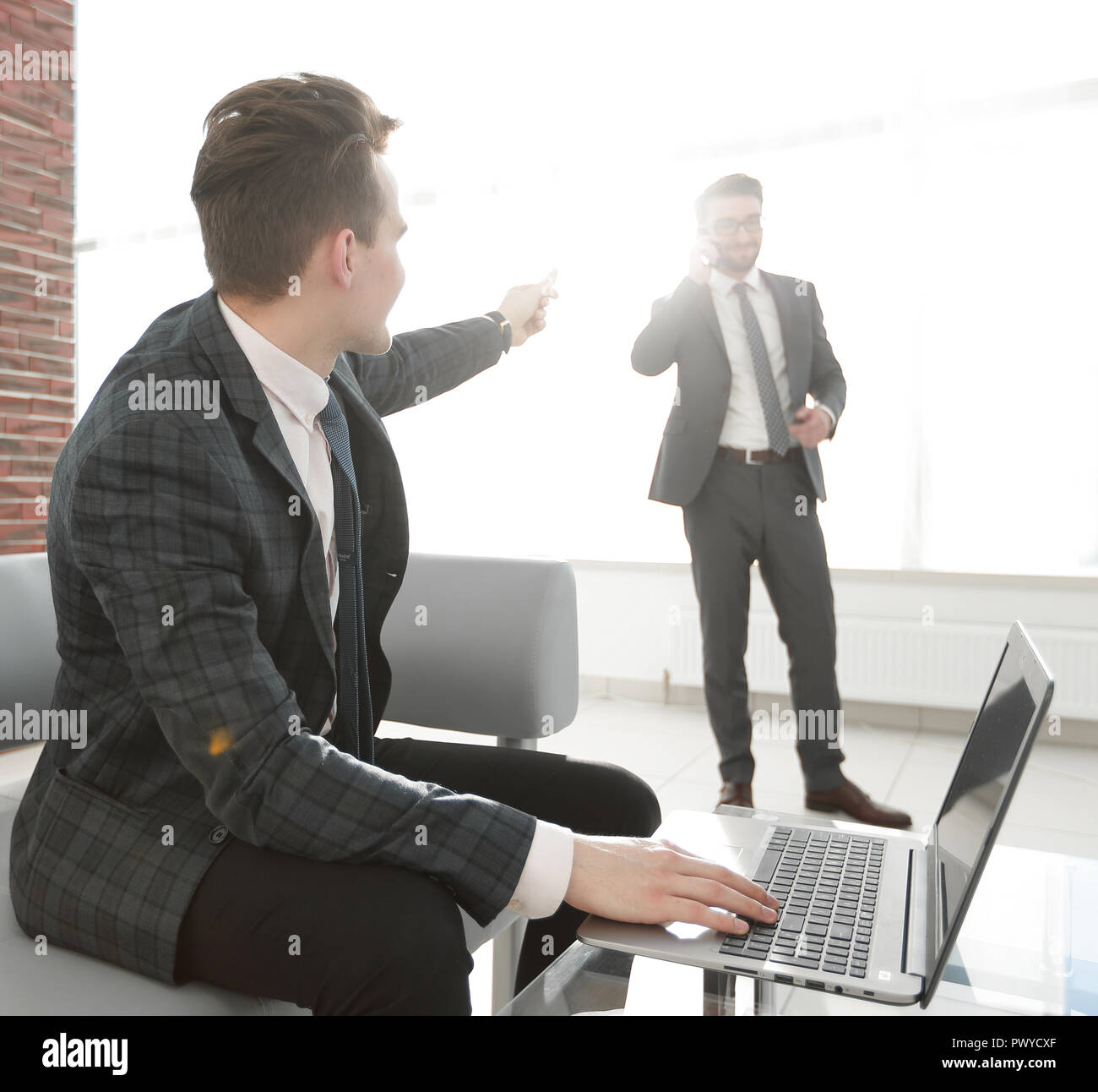 businessman with laptop pointing at the screen Stock Photo - Alamy