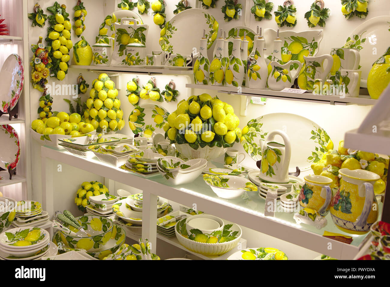 Capri lemons hi-res stock photography and images - Alamy