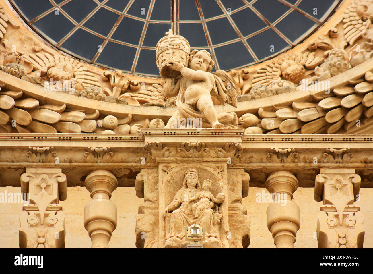 Window detail baroque architecture hi-res stock photography and images ...
