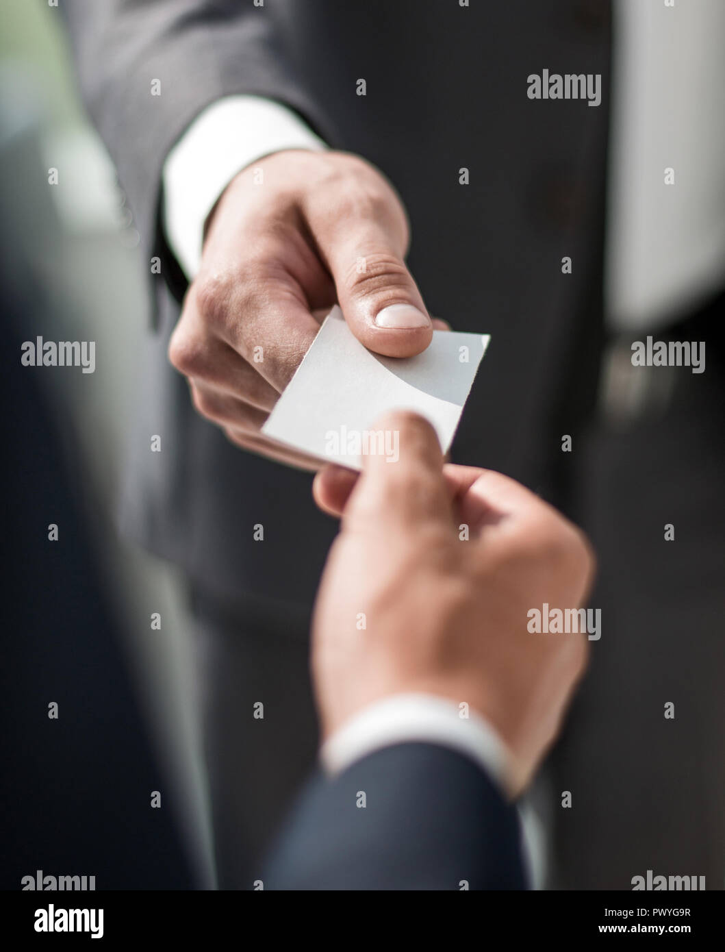 Exchanging business cards hi-res stock photography and images - Alamy