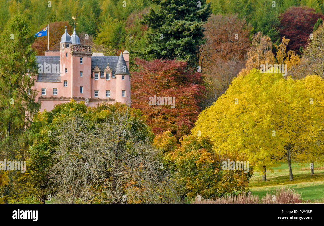 CRAIGIEVAR CASTLE ABERDEENSHIRE SCOTLAND THE PINK CASTLE AND AUTUMNAL ...