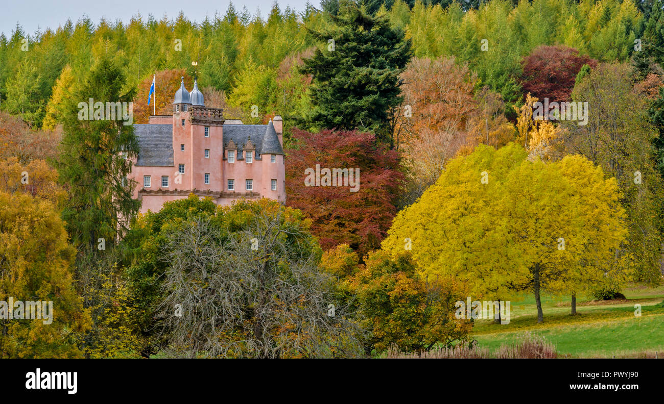 Scottish castles autumn hi-res stock photography and images - Alamy