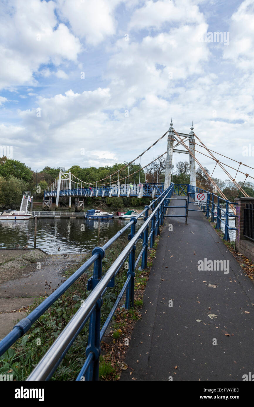 Teddington lock bridge hi-res stock photography and images - Alamy