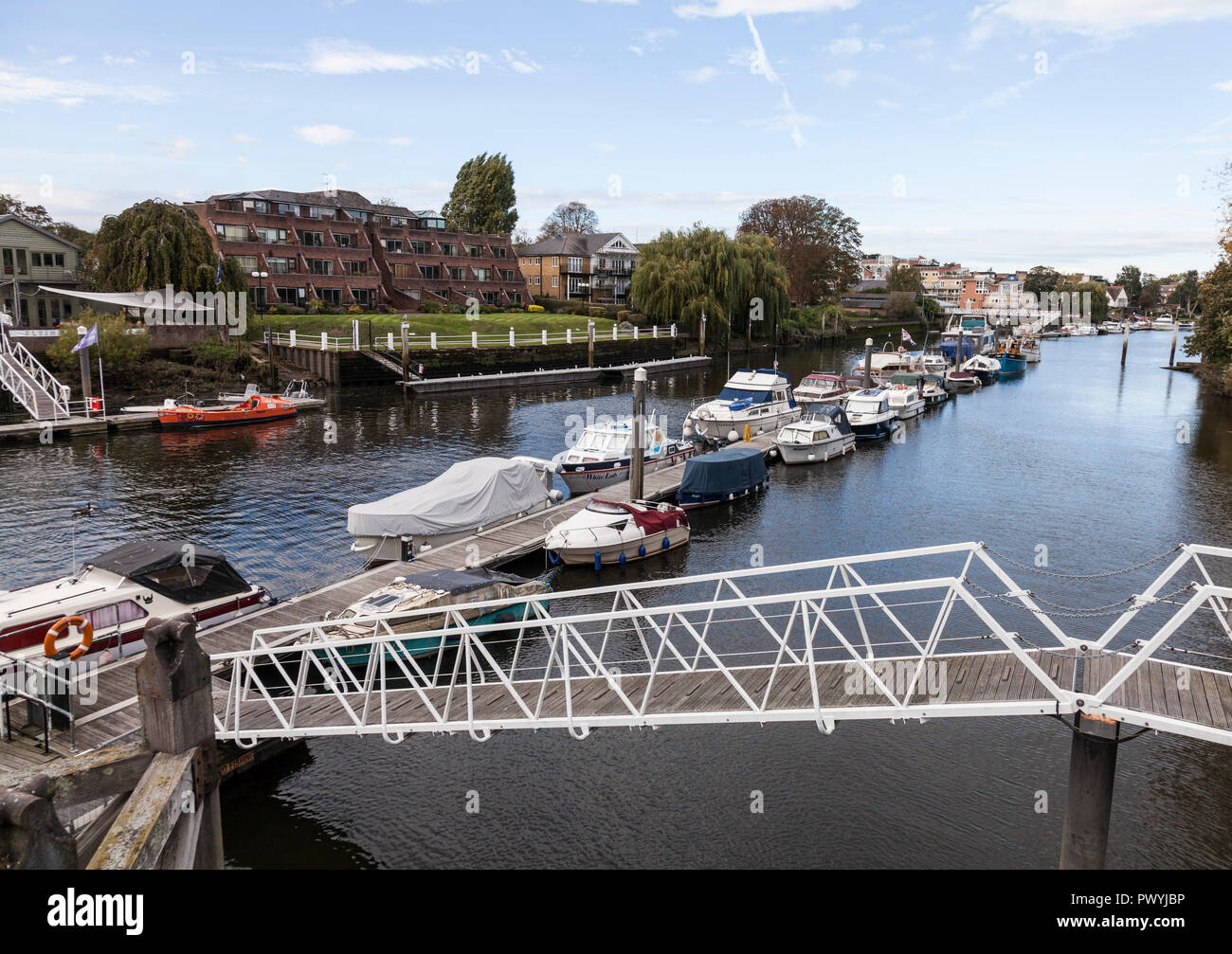 Teddington lock hi-res stock photography and images - Alamy