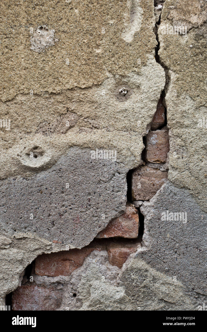 Crack In The Wall Stock Photos & Crack In The Wall Stock Images - Alamy