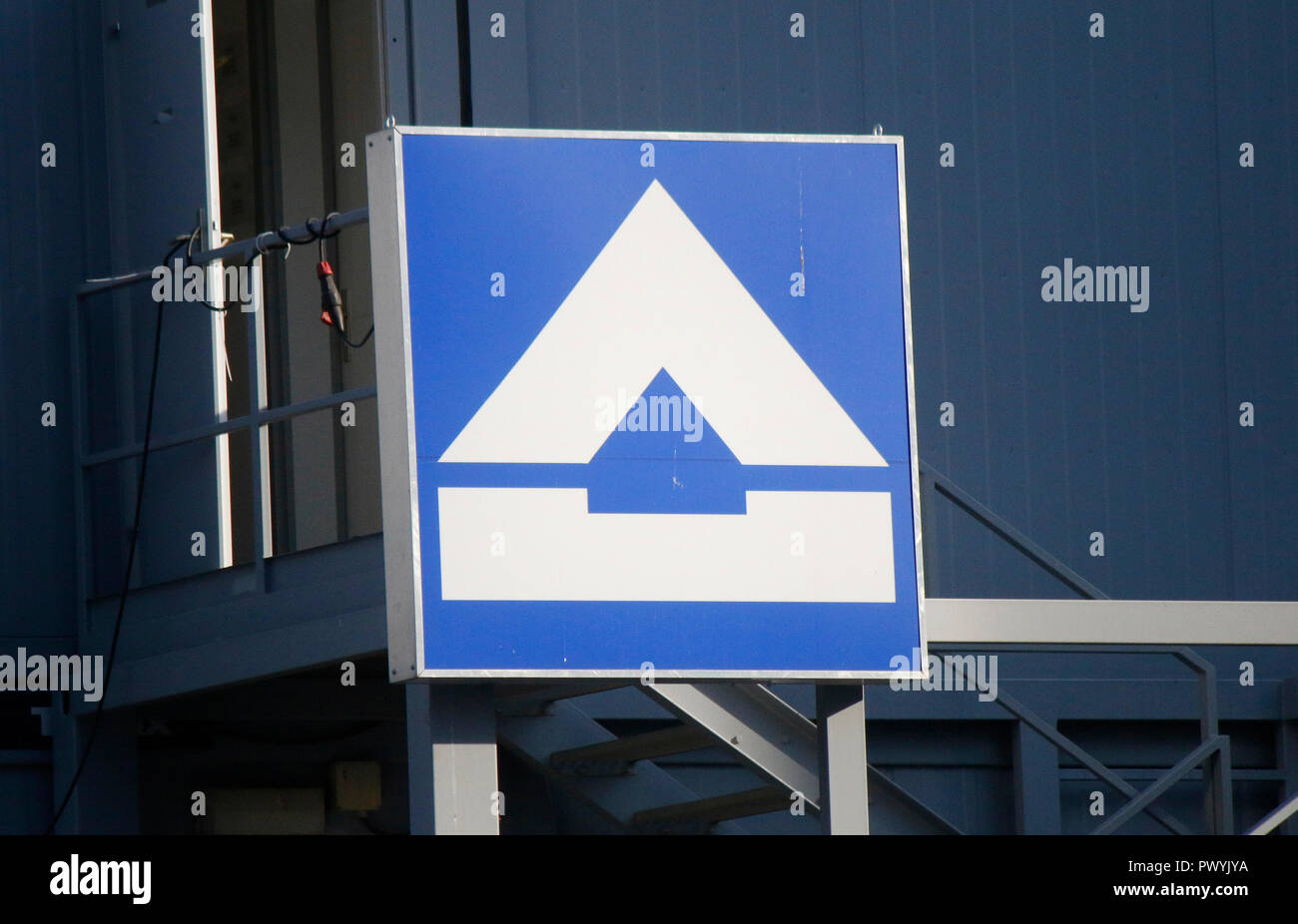 Hochtief logo hi-res stock photography and images - Alamy