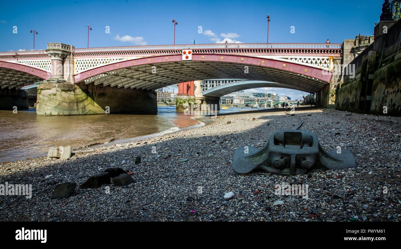 River thames westminster westminster bridge tide hi-res stock ...