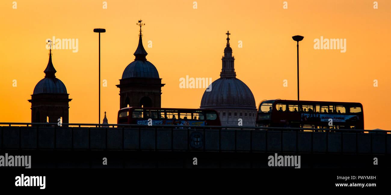Bus crossing tower bridge hi-res stock photography and images - Alamy