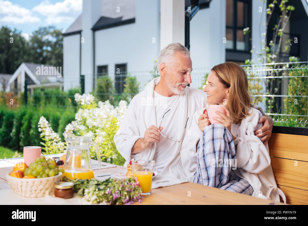 Cozy couple hi-res stock photography and images - Alamy