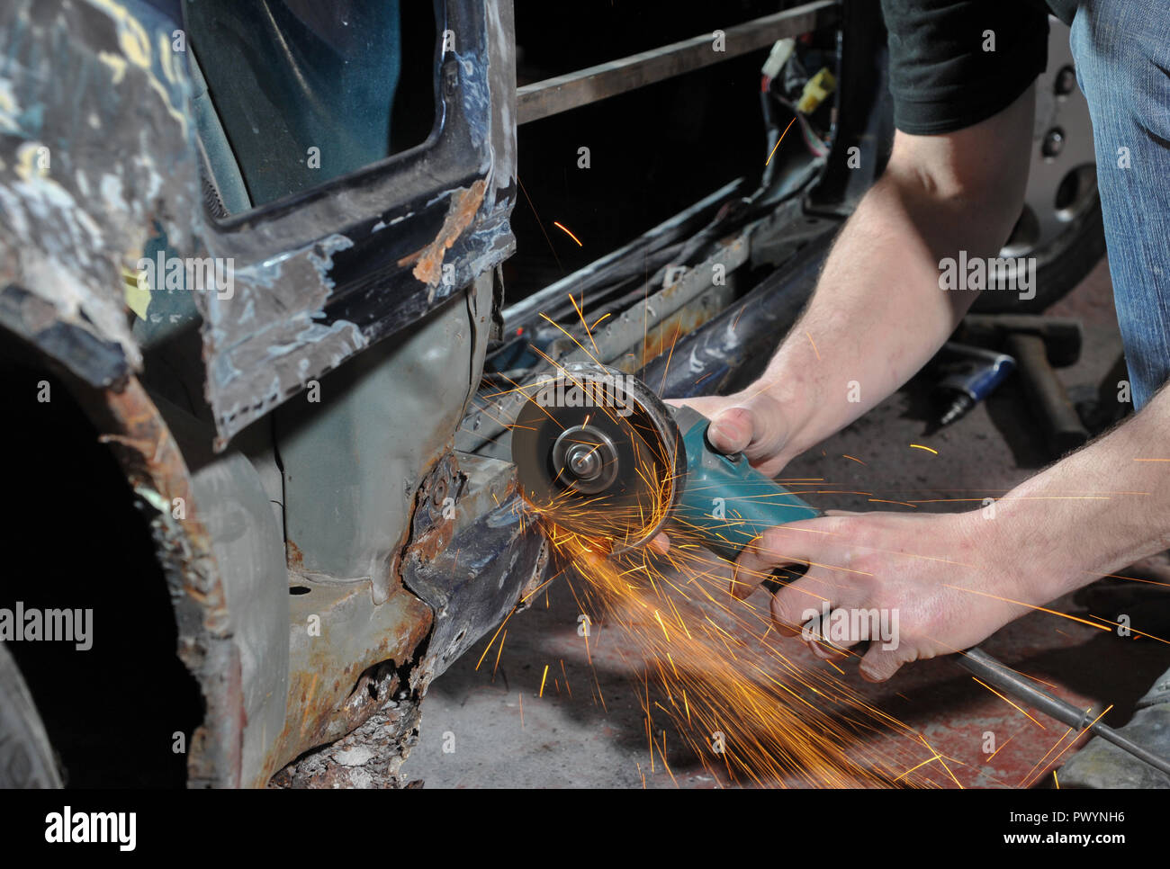 Cutting out old metal with a grinder - rust repairs to a Mk1 MR2 ...