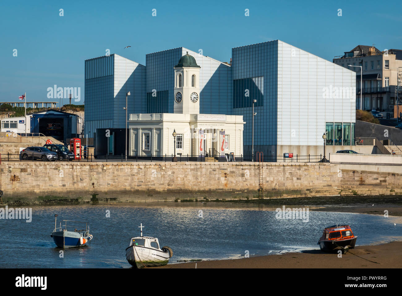 The turner contemporary art gallery hi-res stock photography and images ...