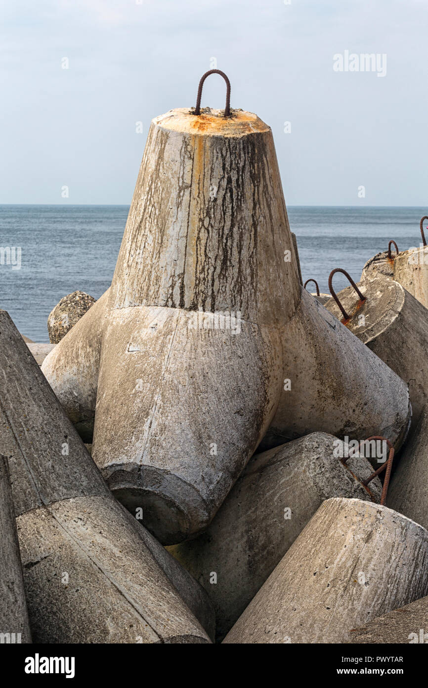 Concrete wave breaker hi-res stock photography and images - Alamy