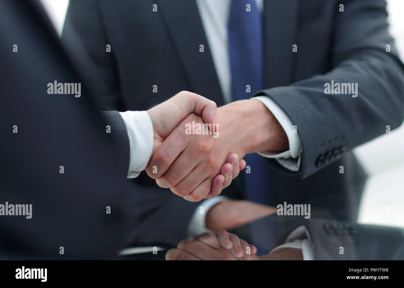 close up. handshake business people Stock Photo - Alamy