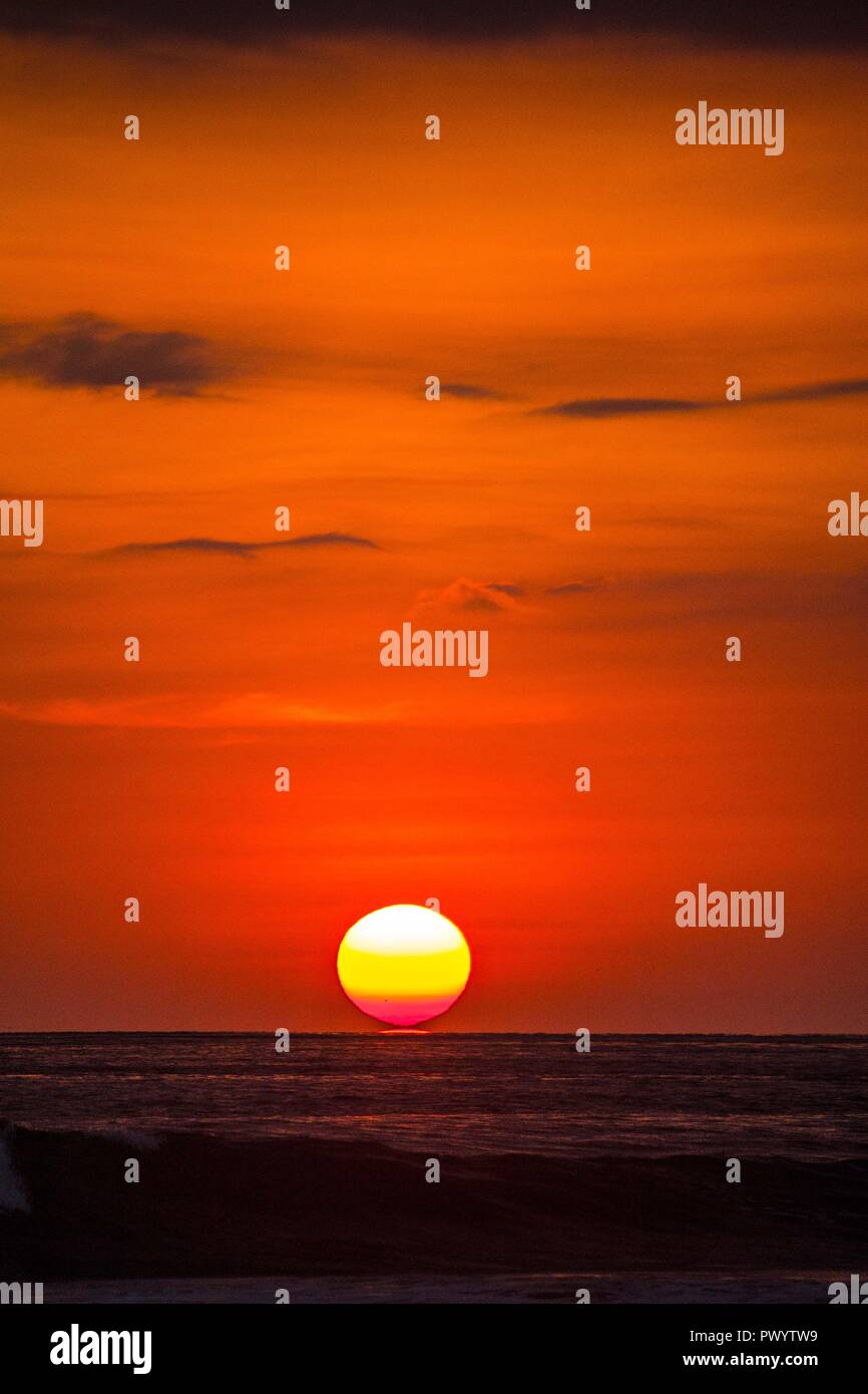 Beautiful red sunset hi-res stock photography and images - Alamy