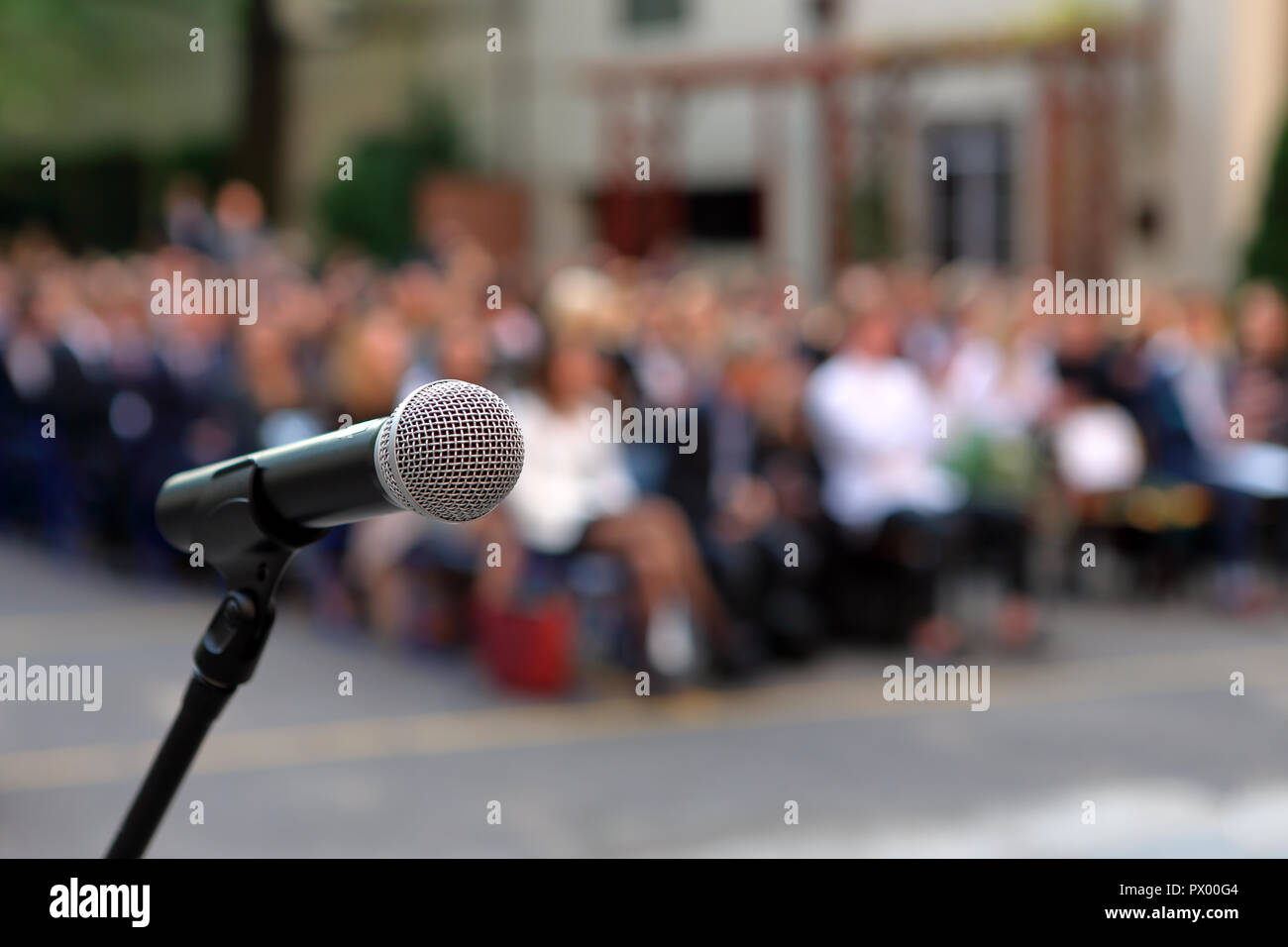 Microphone audience crowd speech hi-res stock photography and images ...