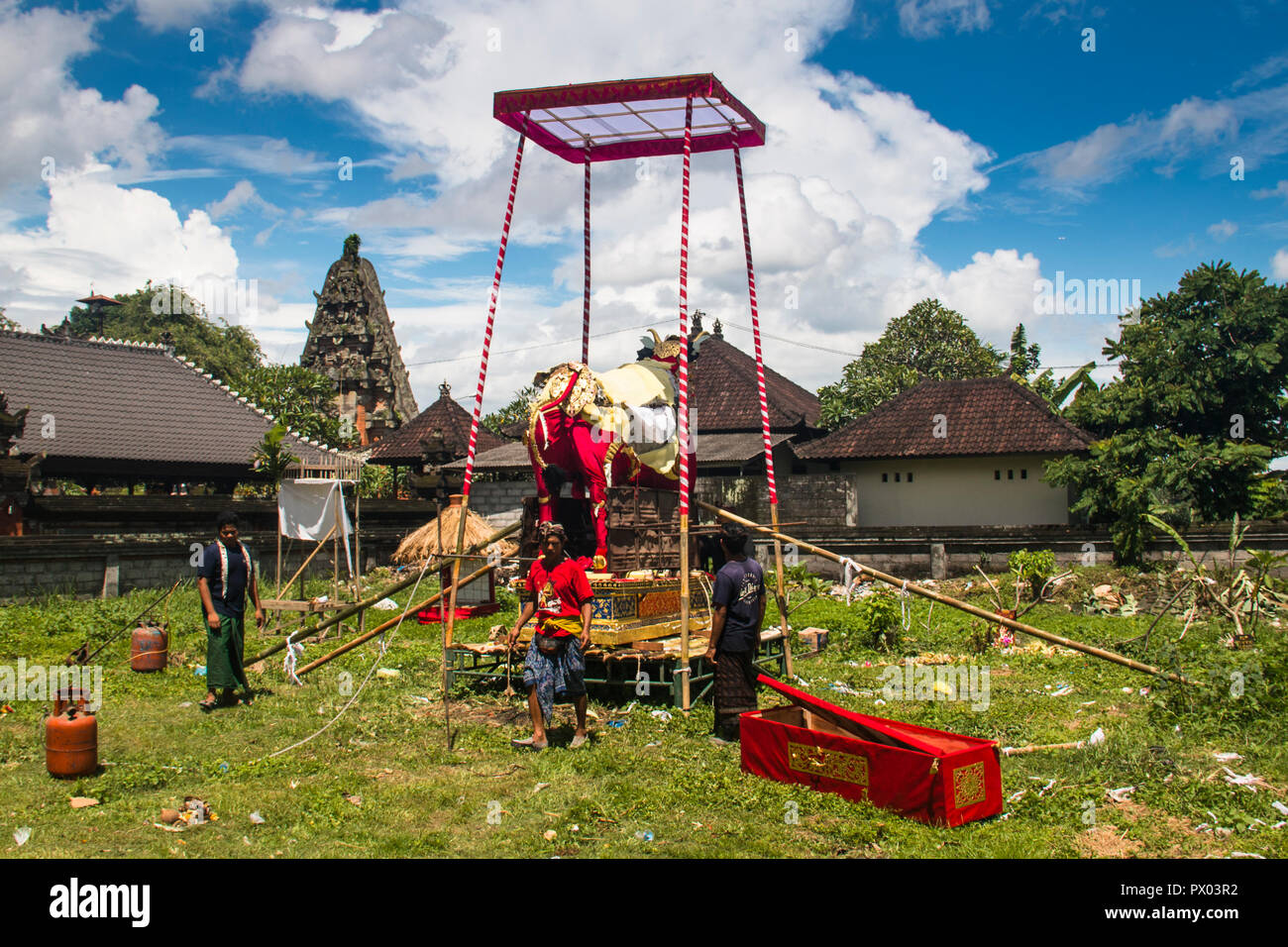 UBUD, BALI - JANUARY 2018: A funeral and cremation ceremony in a little ...