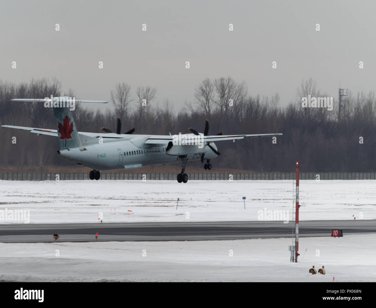 Quebec,Canada. An Air Canada Bombardier Dash 8 Q400 landing at YUL ...