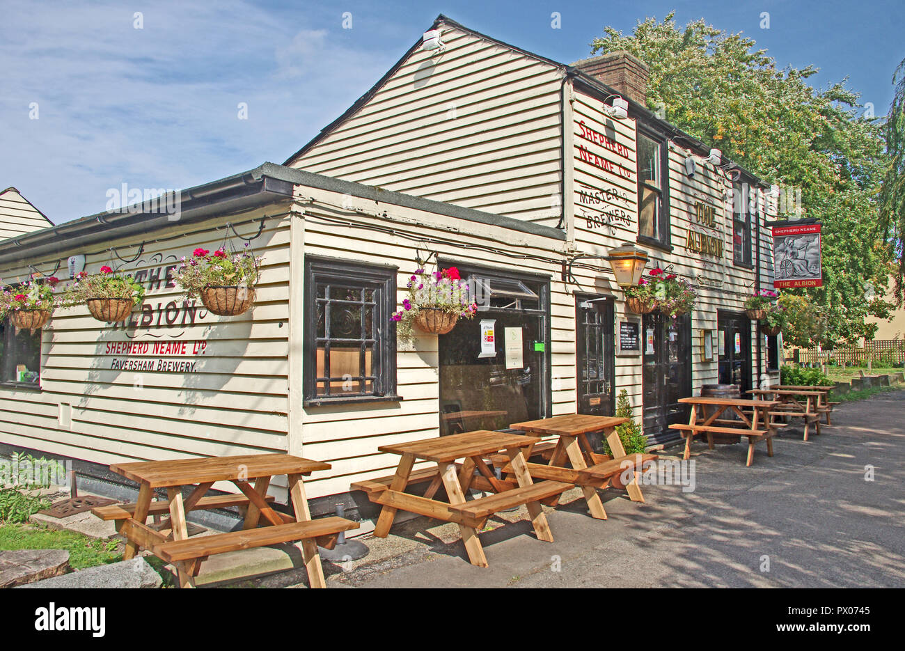The albion pub. hi-res stock photography and images - Alamy