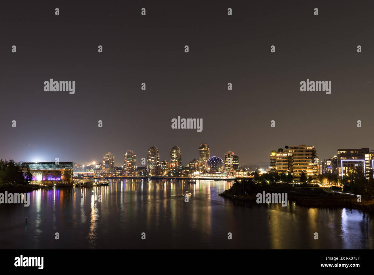 City at waterfront hi-res stock photography and images - Alamy