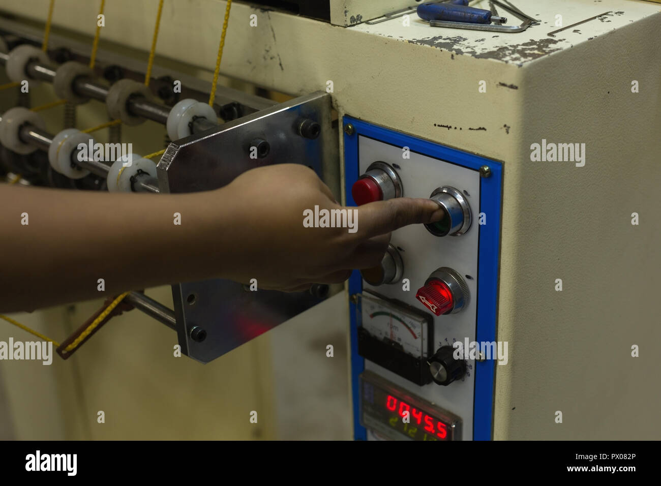 Loom machine hi-res stock photography and images - Alamy