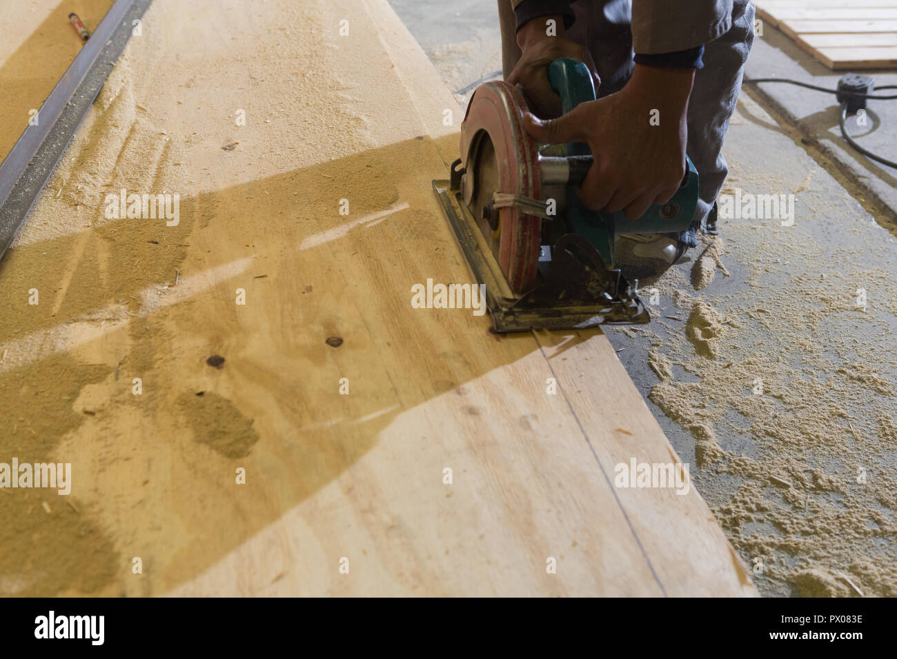 Worker working in rope making industry Stock Photo - Alamy