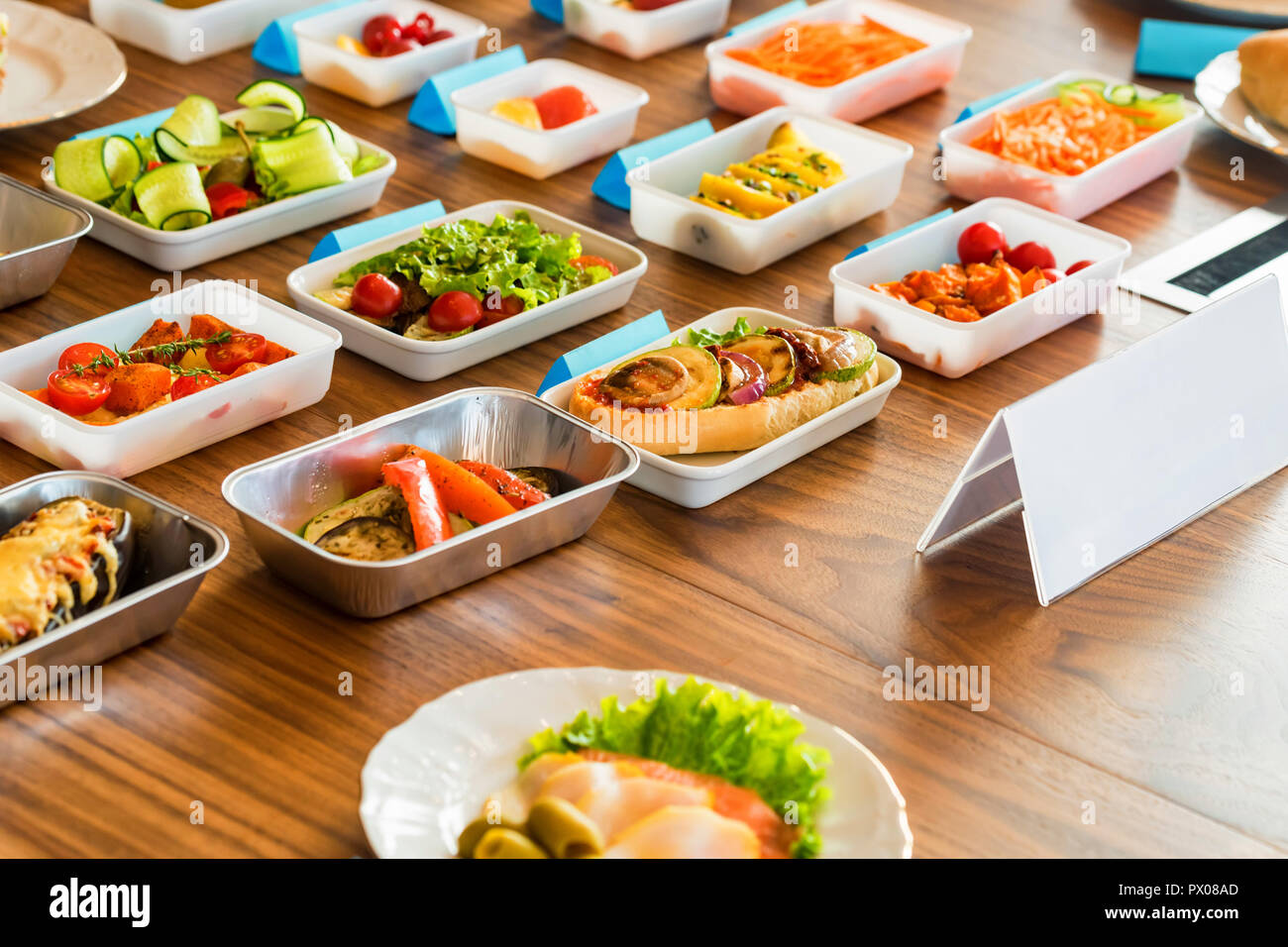 In flight meals hi-res stock photography and images - Alamy