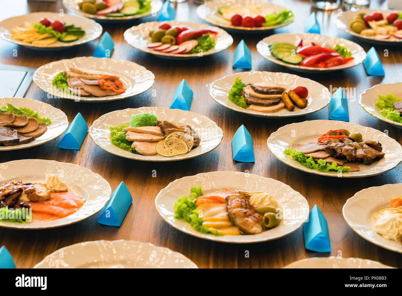 Breakfast in airplane hi-res stock photography and images - Alamy
