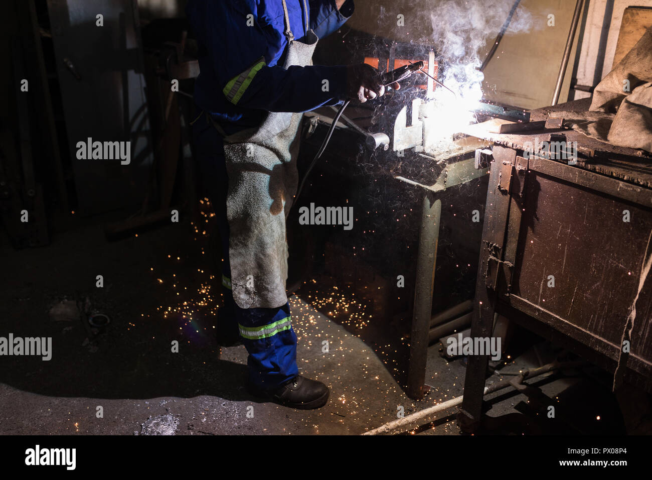 Man using welding in metal hi-res stock photography and images - Alamy
