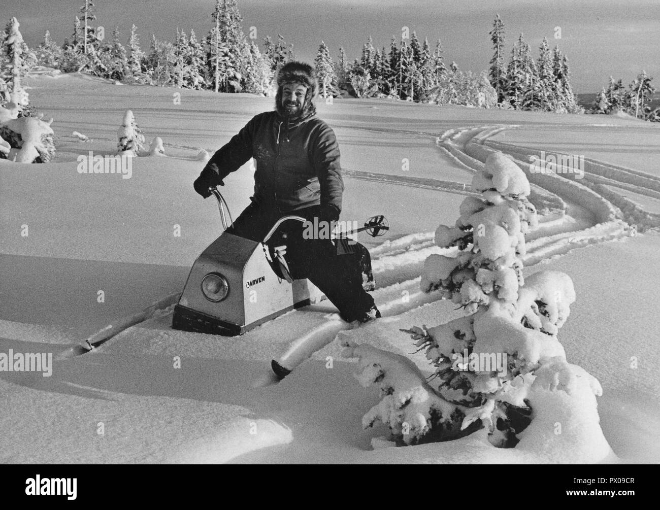 Vintage old snowmobile retro hi-res stock photography and images - Alamy