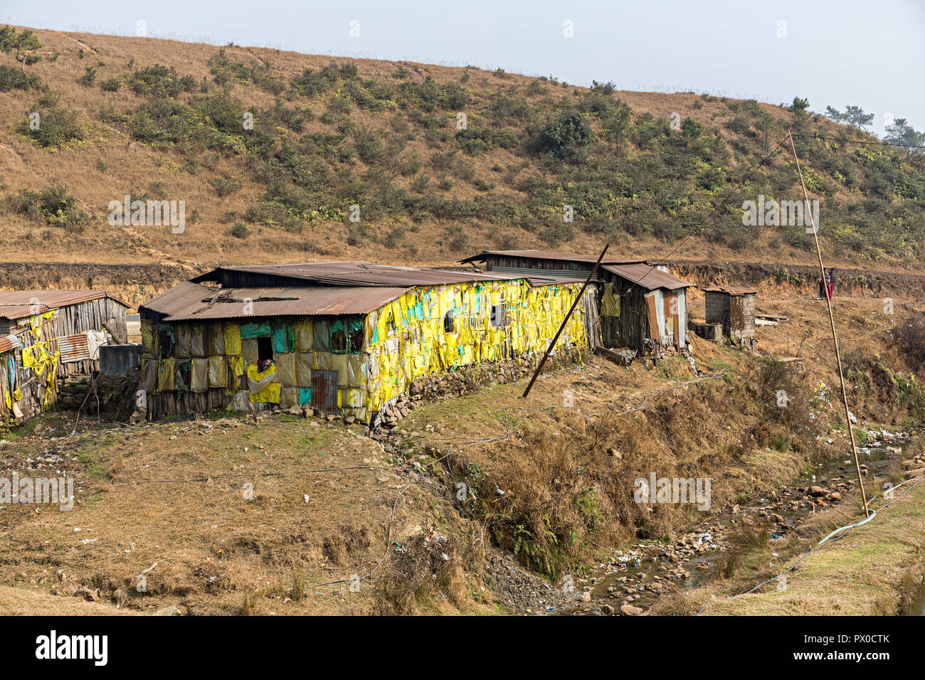 Poor houses in india hi-res stock photography and images - Alamy
