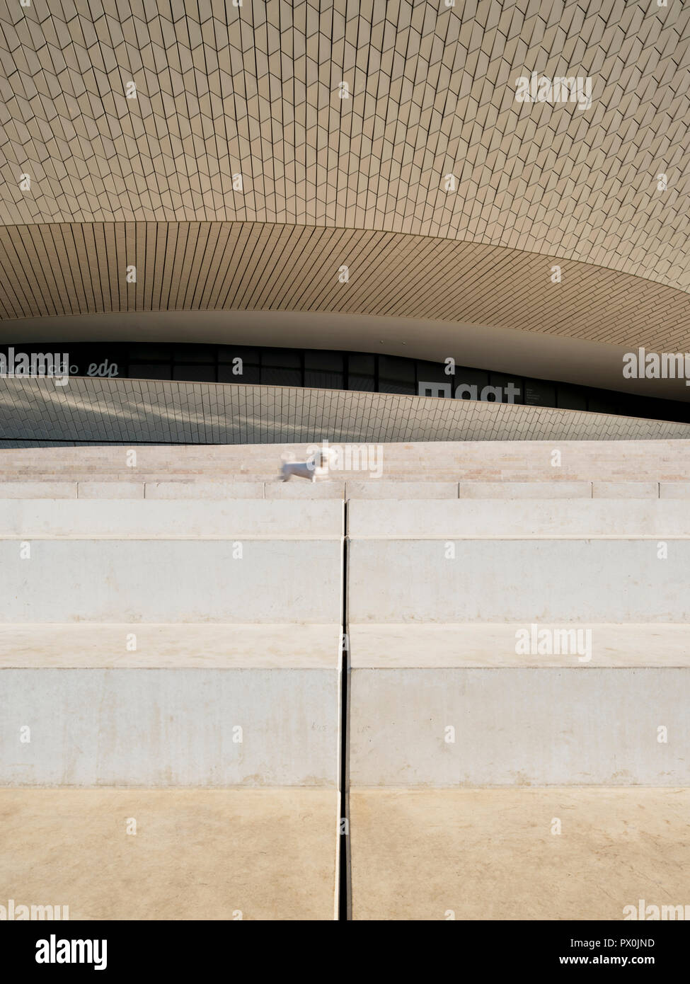 White museum architecture hi-res stock photography and images - Alamy