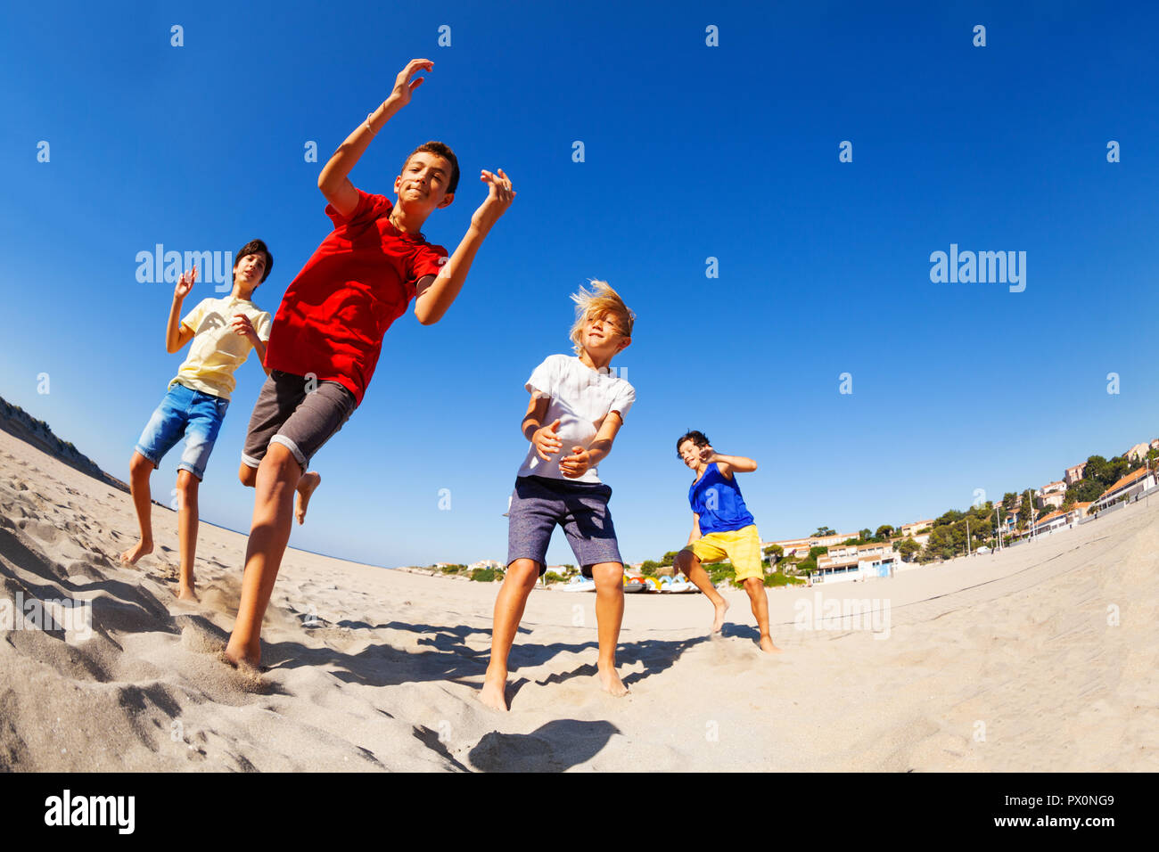 Boys dancing hi-res stock photography and images - Alamy